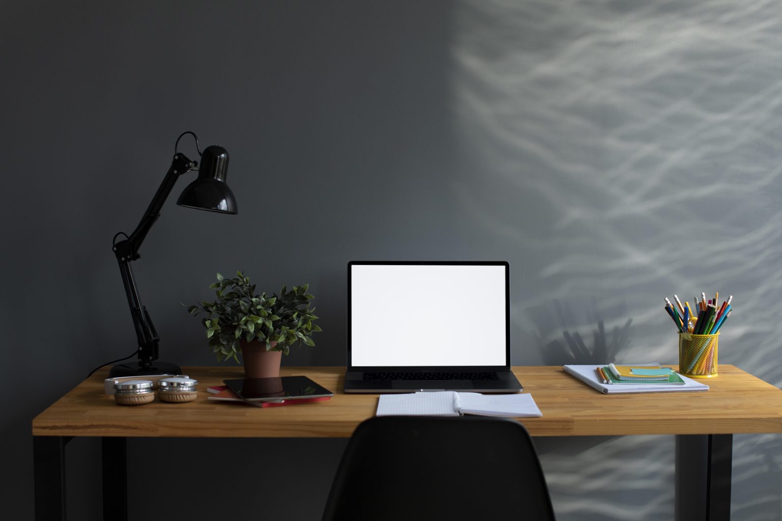 Explore 10 Home Office Desk Ideas for Optimal Workflow